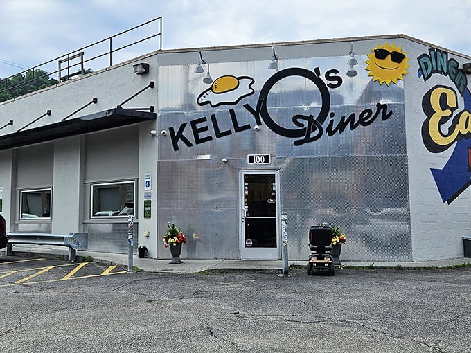 Kelly O's Diner wears its heart on its sleeve with that cheerful mural - comfort food awaits inside.