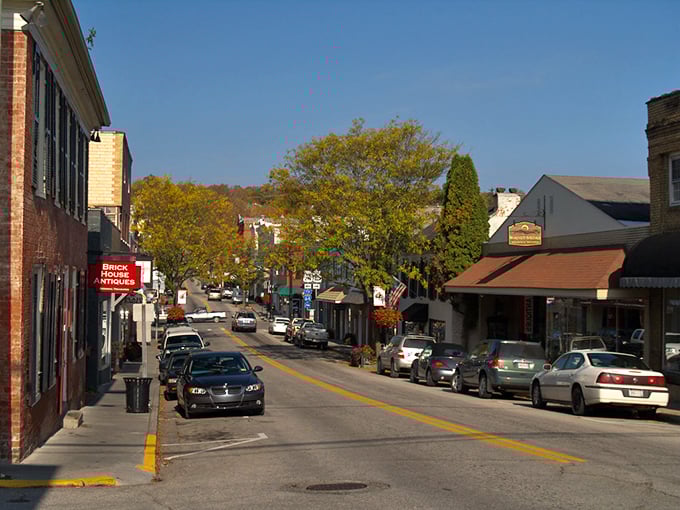 Brick-lined bargains! Lewisburg's main drag serves up small-town charm with a side of autumn gold&mdash;no reservations required.