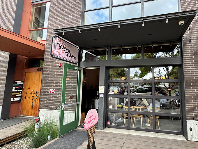 That pink ice cream cone sculpture says it all &ndash; this place means business about frozen treats and hot pizza.