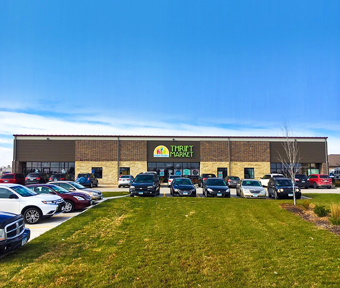 Look at that parking lot - when thrift shoppers fill every space, you know treasures await inside!