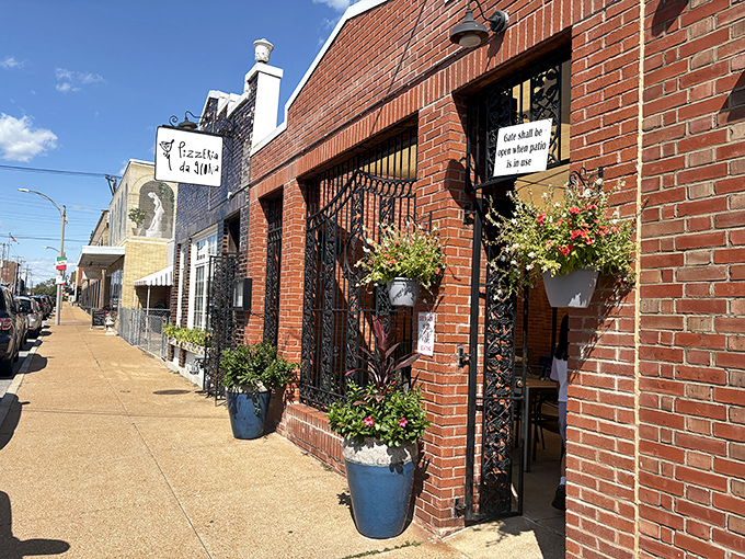 The charming brick exterior of Pizzeria da Gloria beckons like an old friend. Those wrought iron gates and flower pots are practically saying "come on in!"