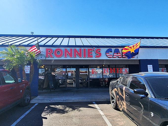 Ronnie's Cafe proudly flies both Arizona and American flags above its patriotic sign – diner patriotism served with a side of pancakes!