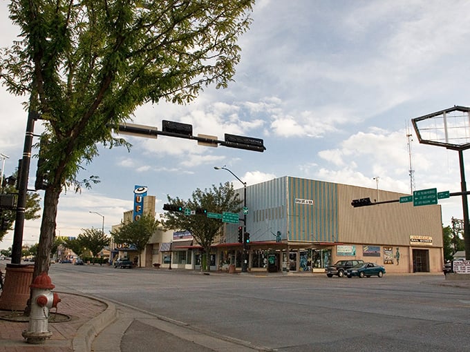 Downtown Roswell welcomes visitors with its charming storefronts and wide streets, where affordable dining options await around every corner.
