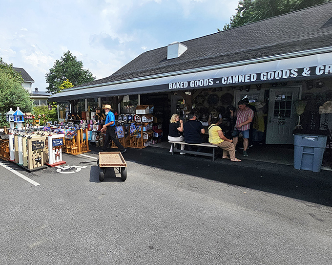 Baked goods, canned treasures, and crafts galore &ndash; this Amish store is where your diet plans go to die, deliciously.