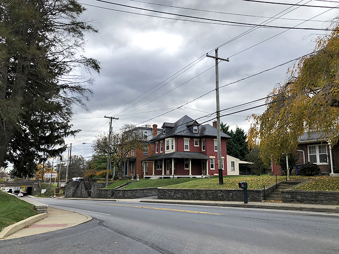 Red brick and white clapboard buildings line Bird-in-Hand's streets&mdash;like stepping into a Norman Rockwell painting with better food.