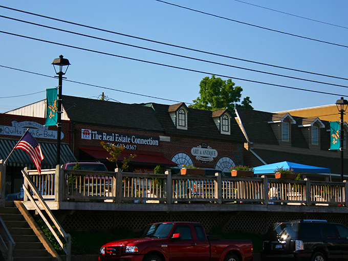 Outdoor dining in Blue Ridge beckons with its welcoming deck &ndash; the perfect spot to people-watch while sipping sweet tea.