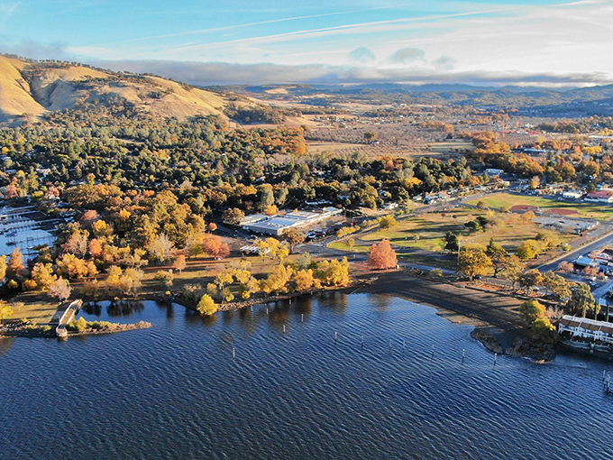 Fall's golden touch transforms Clearlake into nature's masterpiece &ndash; where affordable living and million-dollar views play together like old friends.
