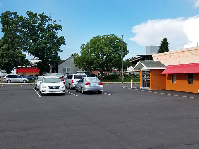 A full parking lot never lies. Elizabeth's orange exterior may be simple, but locals know where the good stuff is.
