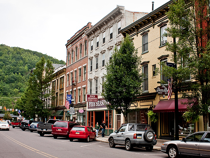 Strolling down Broadway in Jim Thorpe feels like time travel with a side of small-town charm.