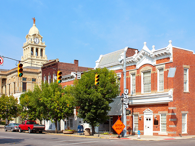 That golden-domed courthouse isn't just showing off&mdash;it's reminding skyscrapers that sometimes the classics never go out of style.