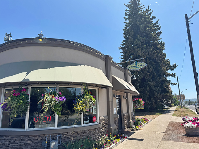 Mirror Lake Diner's charming exterior promises the kind of homestyle cooking that makes early mornings worthwhile.