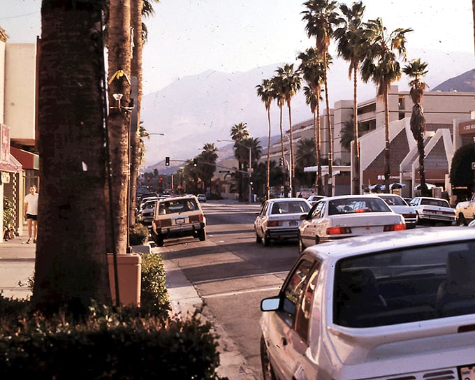 Where desert meets mountains! Palm Springs' iconic streets showcase the mid-century modern charm that's made this oasis famous worldwide.