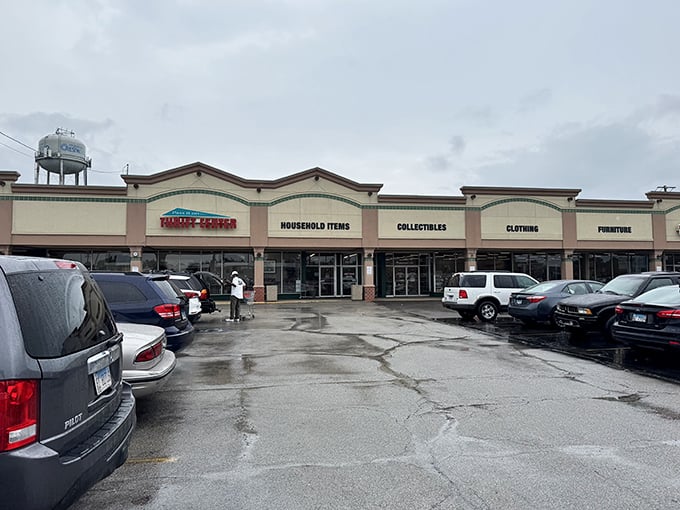 Multiple sections under one roof mean treasure hunters can browse household items, collectibles, and furniture galore.