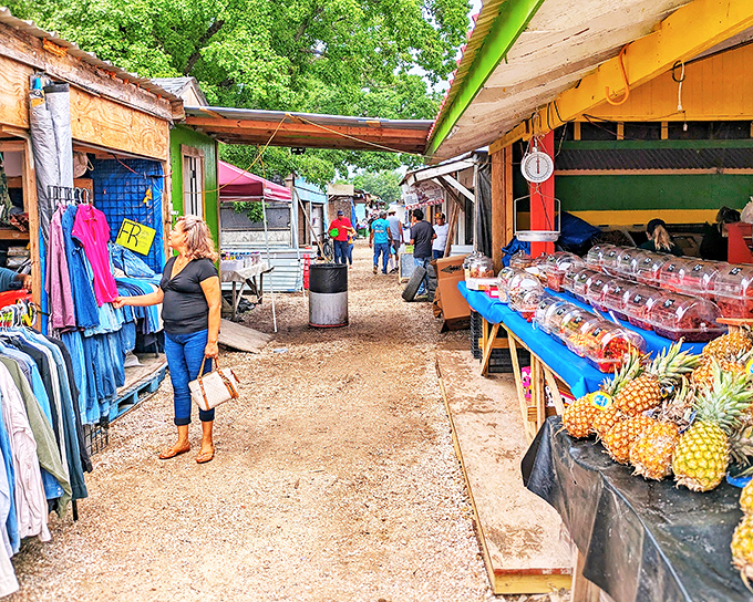 Fresh pineapples and friendly faces create the perfect recipe for a successful flea market adventure.