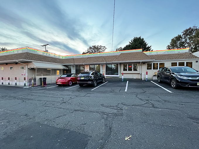 Sunset at Pete & Elda's &ndash; where the parking lot fills up faster than a beach on the Fourth of July.