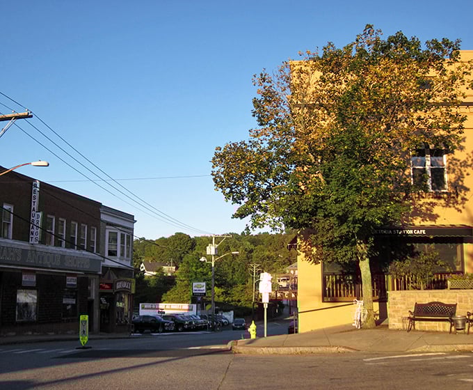 Tree-lined streets and local businesses give Putnam that small-town charm everyone keeps searching for online.