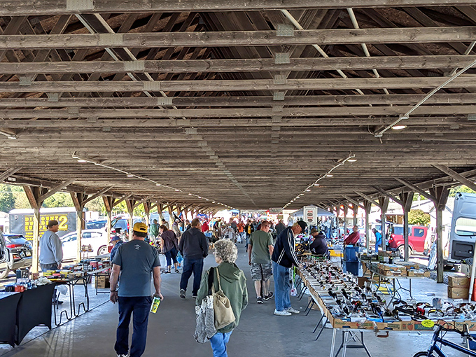 Step inside Rogers' covered market area where treasures await around every corner. Like a treasure hunt for grown-ups!