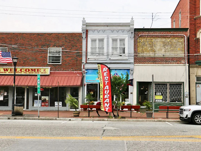 Classic small-town charm meets classic small-town values in Salem's welcoming downtown district.