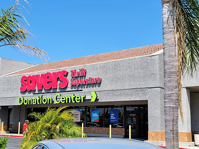 Palm trees and promises of treasures&mdash;this Savers looks like the entrance to a California thrifting paradise.