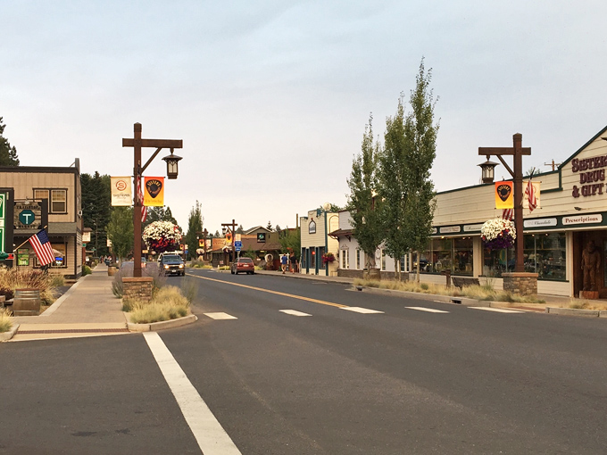 Strolling through Sisters feels like stepping back in time, with charming wooden buildings and that unmistakable small-town warmth.