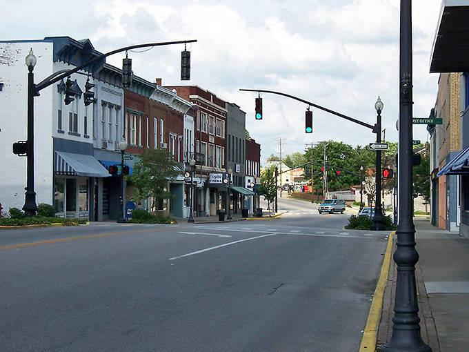 Classic small-town America lives on in Somerset's charming brick buildings and unhurried pace.