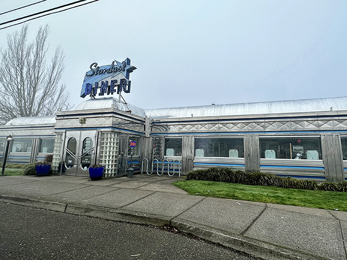 Stardust Diner: Blue trim and shiny surfaces for days. The Stardust's exterior promises all the nostalgic comfort your breakfast-loving heart desires.