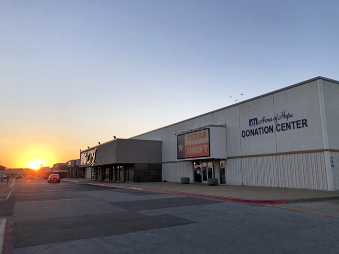 When the sun sets on another treasure hunting day, you'll leave with bags full of bargains.