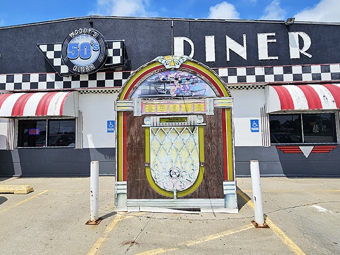 That giant jukebox isn't just for show &ndash; it's the perfect prelude to the nostalgic feast waiting inside Woody's.