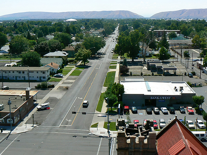 Small-town streets with big-city savings - Yakima proves good deals grow better than apples here.