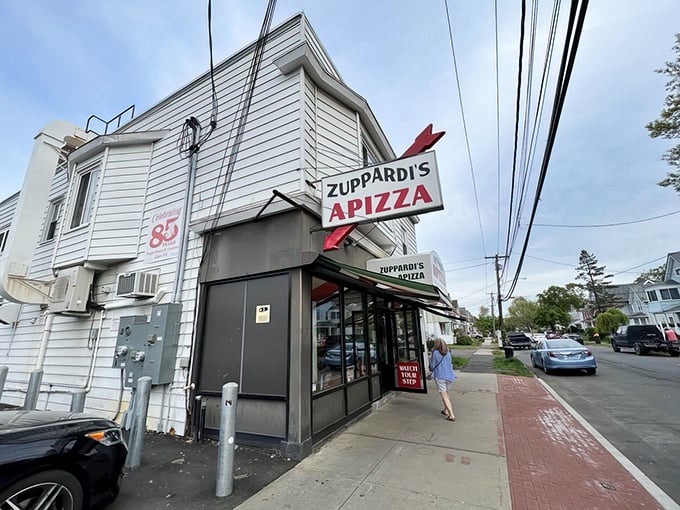 Sometimes the best treasures hide in plain sight, like this unassuming pizza palace on Union Avenue.