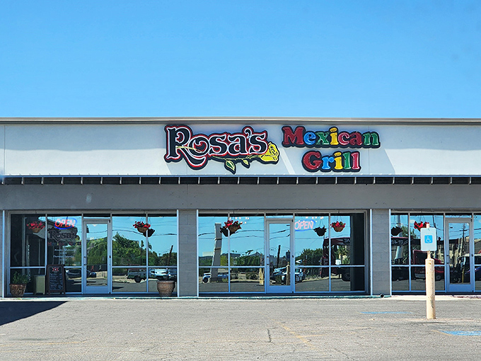 Blue skies and bright signage &ndash; Mother Nature herself seems to be pointing the way to your next memorable meal in Mesa.