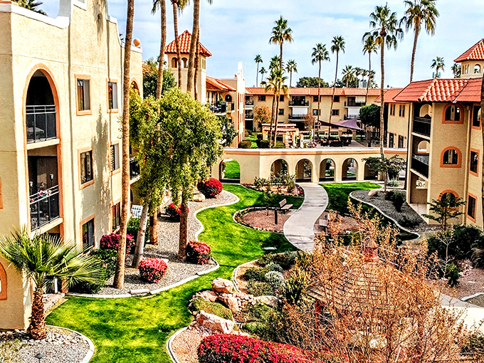 Waterfront living in the desert? El Dorado's lakeside walkway offers the impossible&mdash;a beachside stroll in the heart of Arizona's sun-drenched landscape.