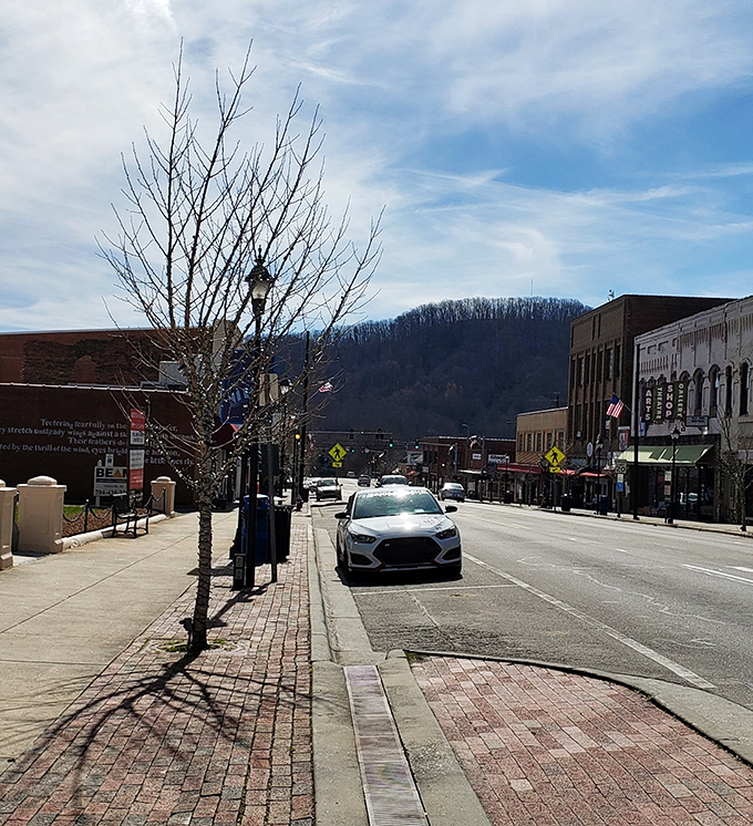 Main Street stretches toward mountain horizons, offering that small-town charm developers try to bottle and sell in planned communities&mdash;except this is the real deal.
