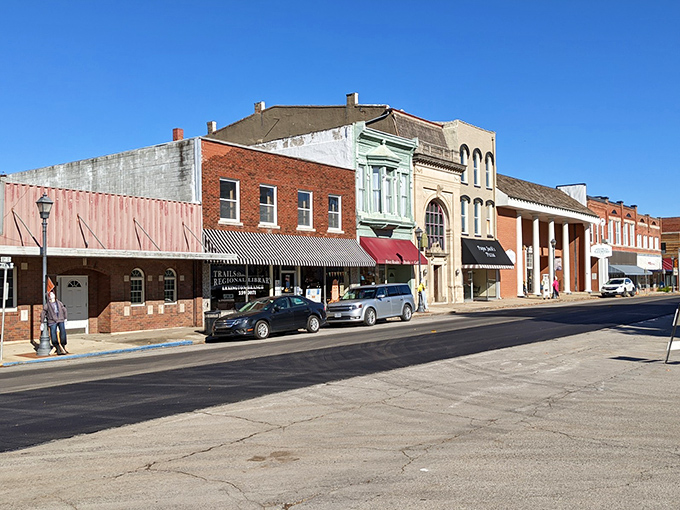 Sunlight plays across Lexington's historic downtown, where modern cars park alongside architecture that witnessed the Civil War unfold.