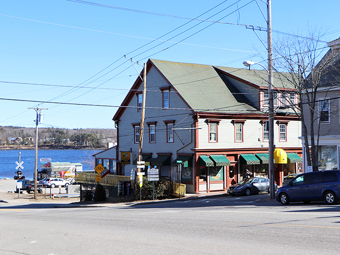 Where the river meets Main Street, Wiscasset's waterfront shops offer both scenic views and treasure hunting opportunities. The perfect backdrop for your next holiday card.
