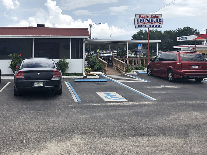 The Eagle Lake Diner stands as a testament to the notion that sometimes the best breakfast in Florida comes without a water view or a celebrity chef.