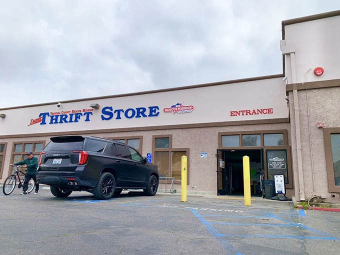 The entrance beckons with promises of discoveries that'll have you texting friends: "You won't believe what I just found for five bucks!"