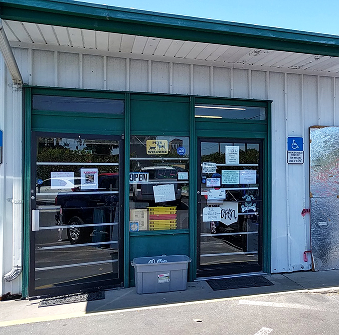 The entrance beckons with promises of discoveries. Those yellow shopping carts aren't just for show&mdash;you'll need the cargo space.