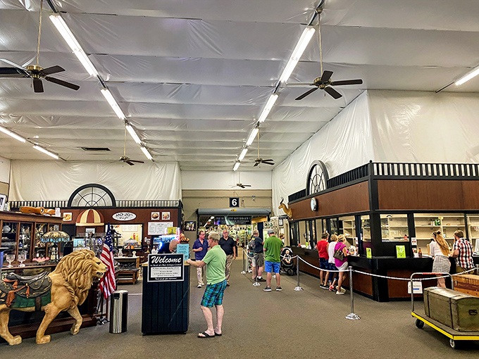 Step inside and the treasure hunt begins! With ceiling fans lazily spinning overhead, you'll need them&mdash;treasure hunting is surprisingly aerobic when there's 116,000 square feet to explore. 