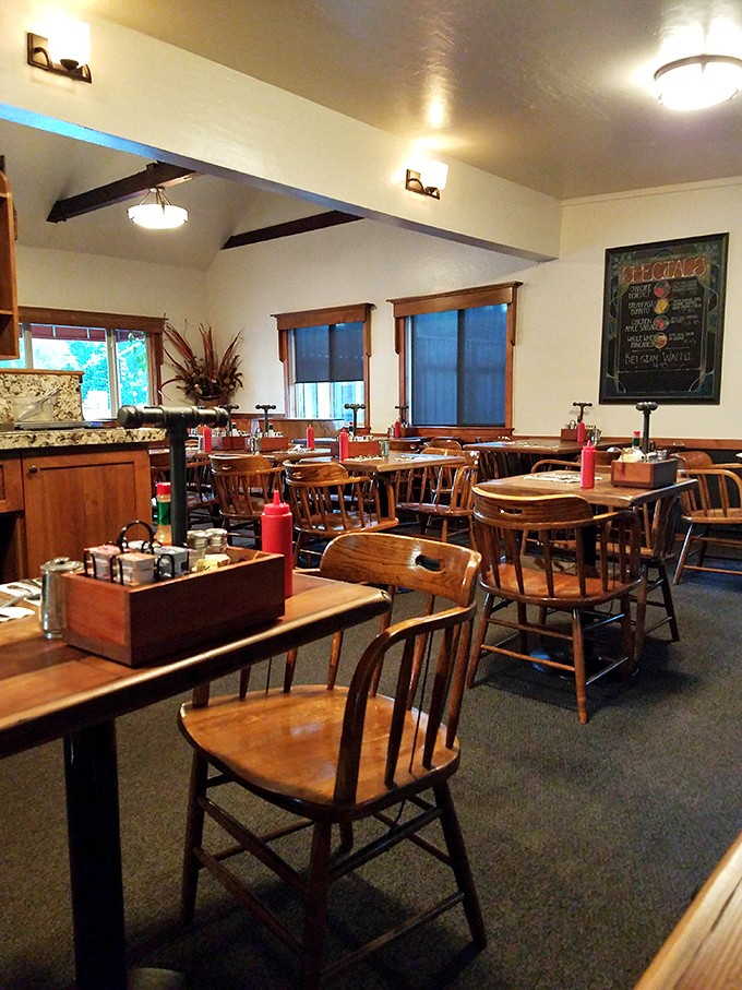 Wooden chairs, simple tables, and red ketchup bottles &ndash; the dining room at Hank's embodies the "come as you are" philosophy that makes comfort food truly comfortable.