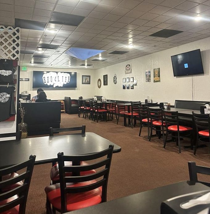 Simple, no-nonsense interior where the focus is squarely on the food. Those red chairs have supported many happy, sauce-stained diners.