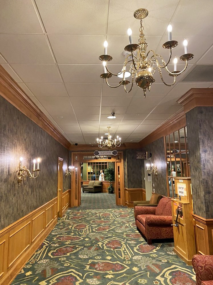 Not your average buffet entrance. With chandeliers and wood paneling that would make a country club jealous, Shady Maple sets expectations before you even see the food.