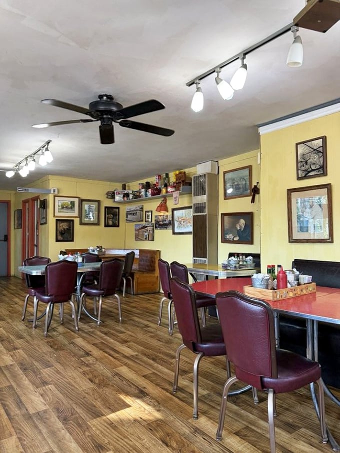 Yellow walls adorned with memories and burgundy vinyl chairs &ndash; the classic diner formula that never fails to comfort the soul.