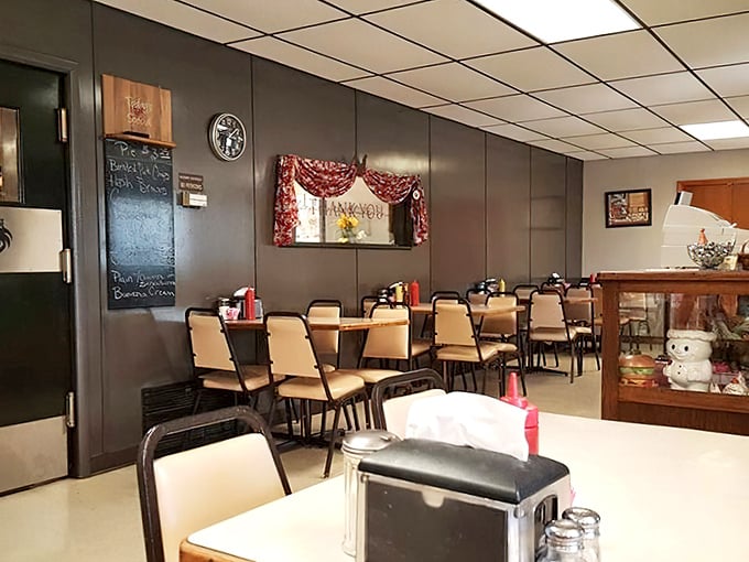 Simple tables, practical chairs, and the promise of chicken that makes time stand still. This dining room has witnessed more food epiphanies than a cooking show marathon.