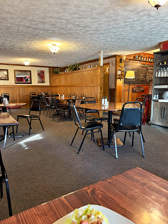 Wood paneling and no-nonsense seating create the perfect backdrop for serious eating. This isn't Instagram food&mdash;it's the real deal.