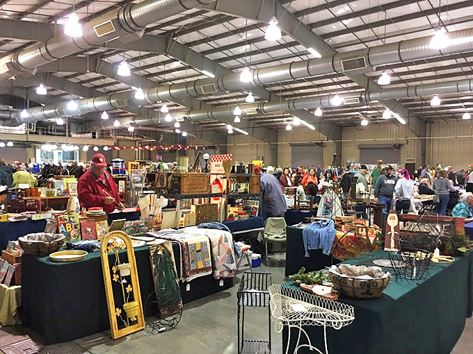 Treasure hunters unite—this bustling indoor market is packed with antiques, crafts, and one-of-a-kind finds waiting to be discovered.