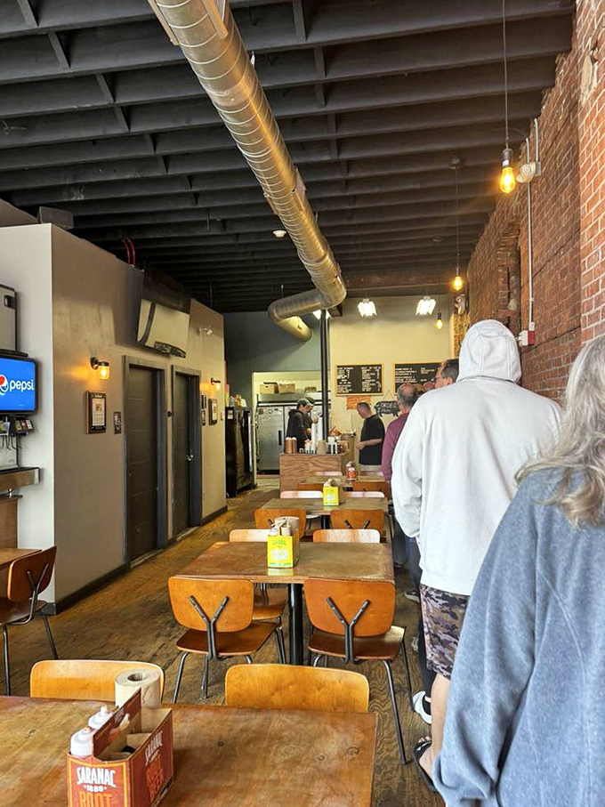 Simple wooden tables, exposed brick, and industrial touches create the perfect stage where smoked meat plays the starring role.