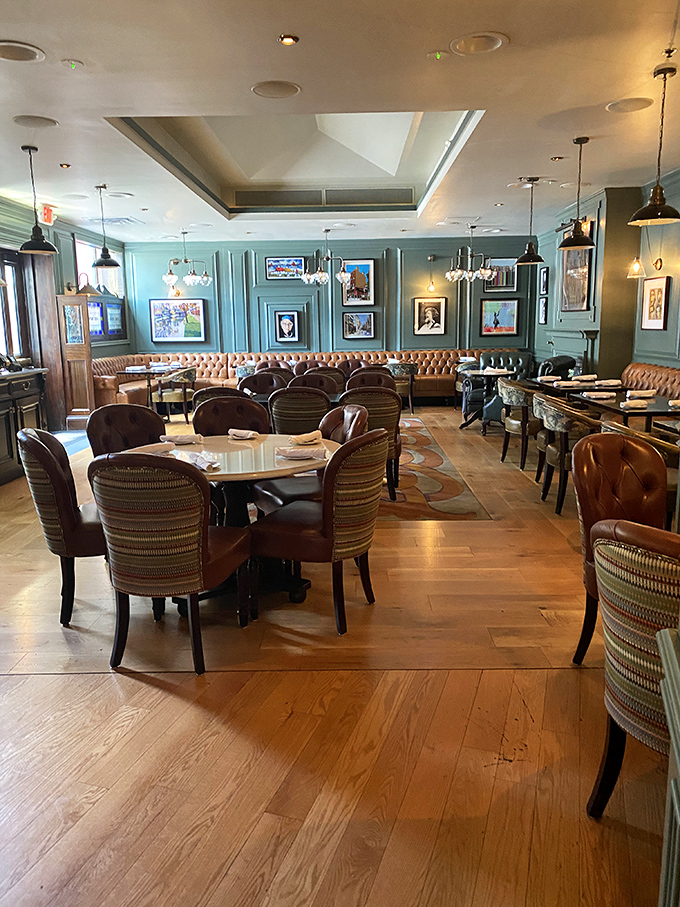 Leather banquettes and rich wood paneling create an atmosphere that's both elegant and welcoming&mdash;like being invited into someone's very posh living room.