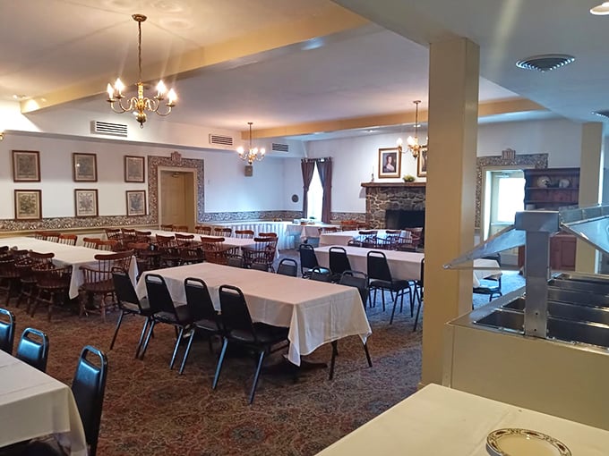 The dining room whispers tales of centuries past while promising modern culinary delights. Those chandeliers have witnessed countless "mmms" of satisfaction.