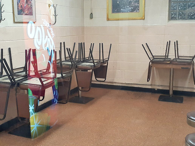 No-frills dining at its finest. These tables have witnessed more food euphoria than most five-star restaurants could dream of achieving.